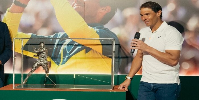 Nadal recibe la réplica de su estatua en Roland Garros - Notiespartano