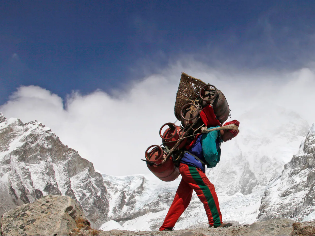 Tres sherpas desaparecidos en el Everest - Notiespartano