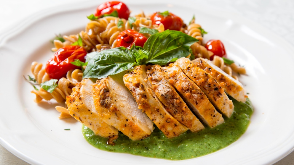 Pechuga de pollo con verduras al pesto - Notiespartano