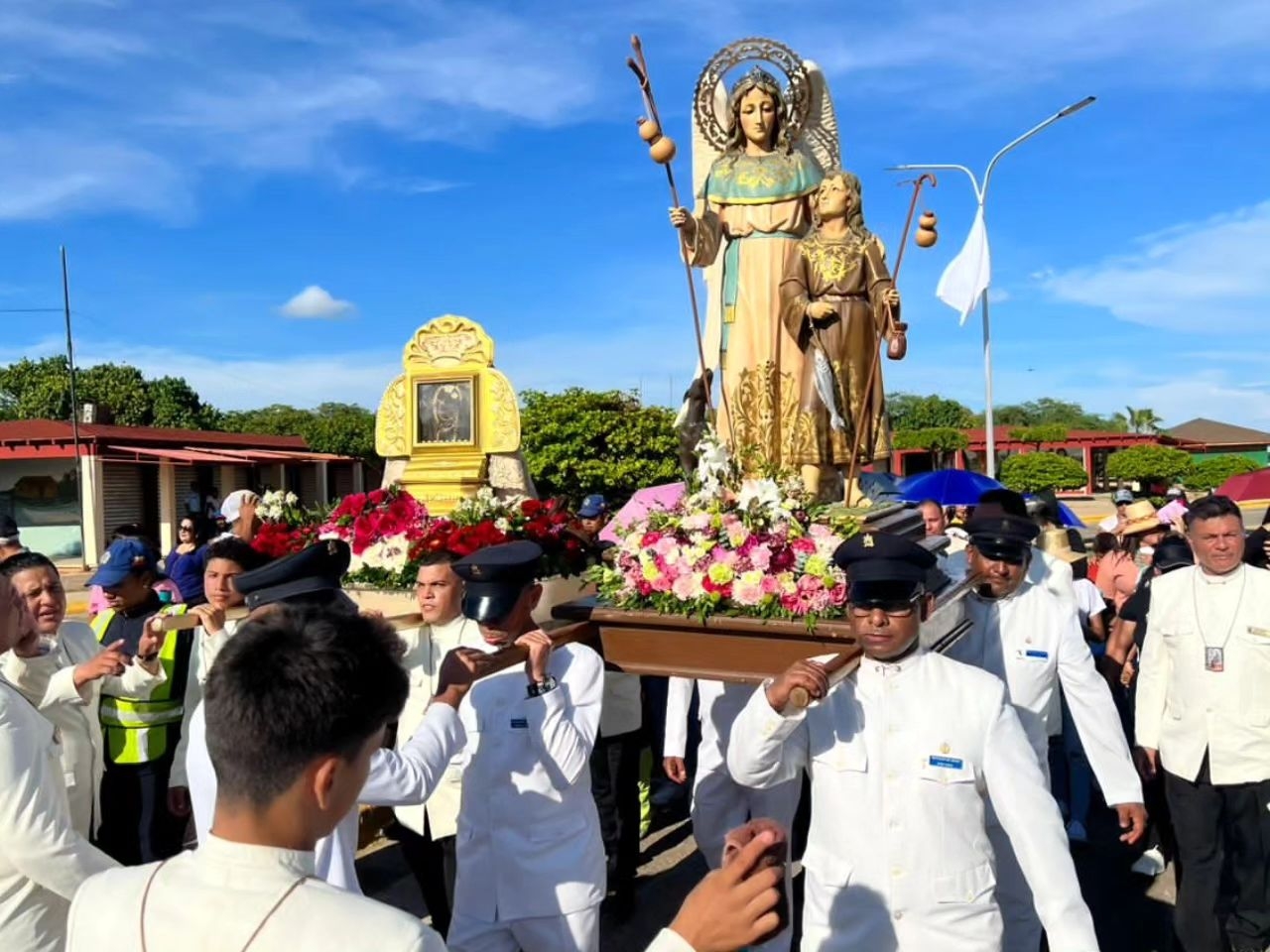 Réplica de La Chinita bendijo a Mara en la primera parada de su ...