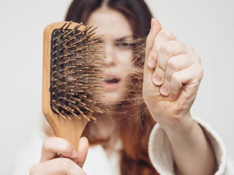 ¿Por qué se cae el cabello? 5 causas comunes - Notiespartano