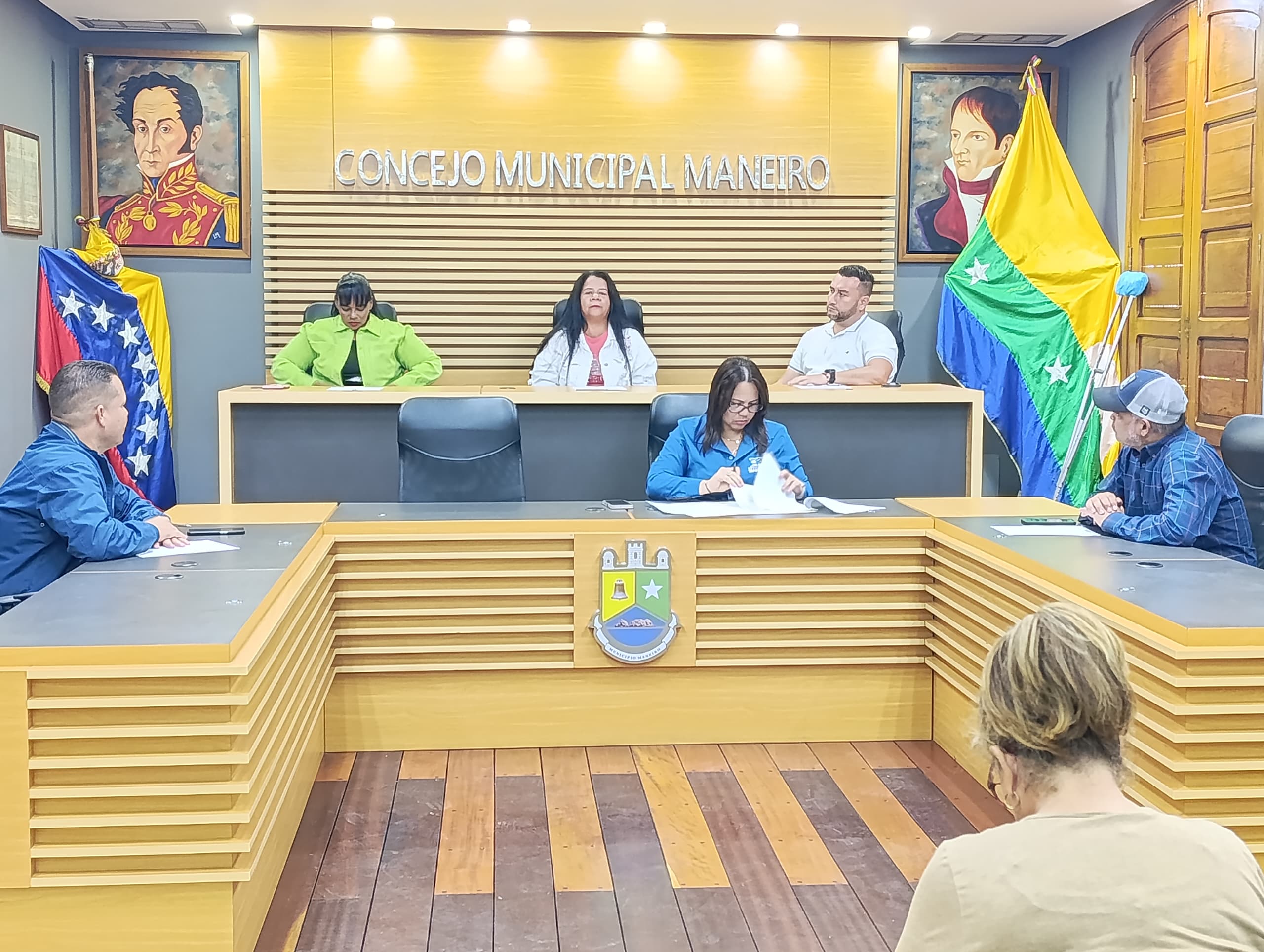 Alcalde de Maneiro recibe reforma a la ordenanza de Convivencia y Paz ...
