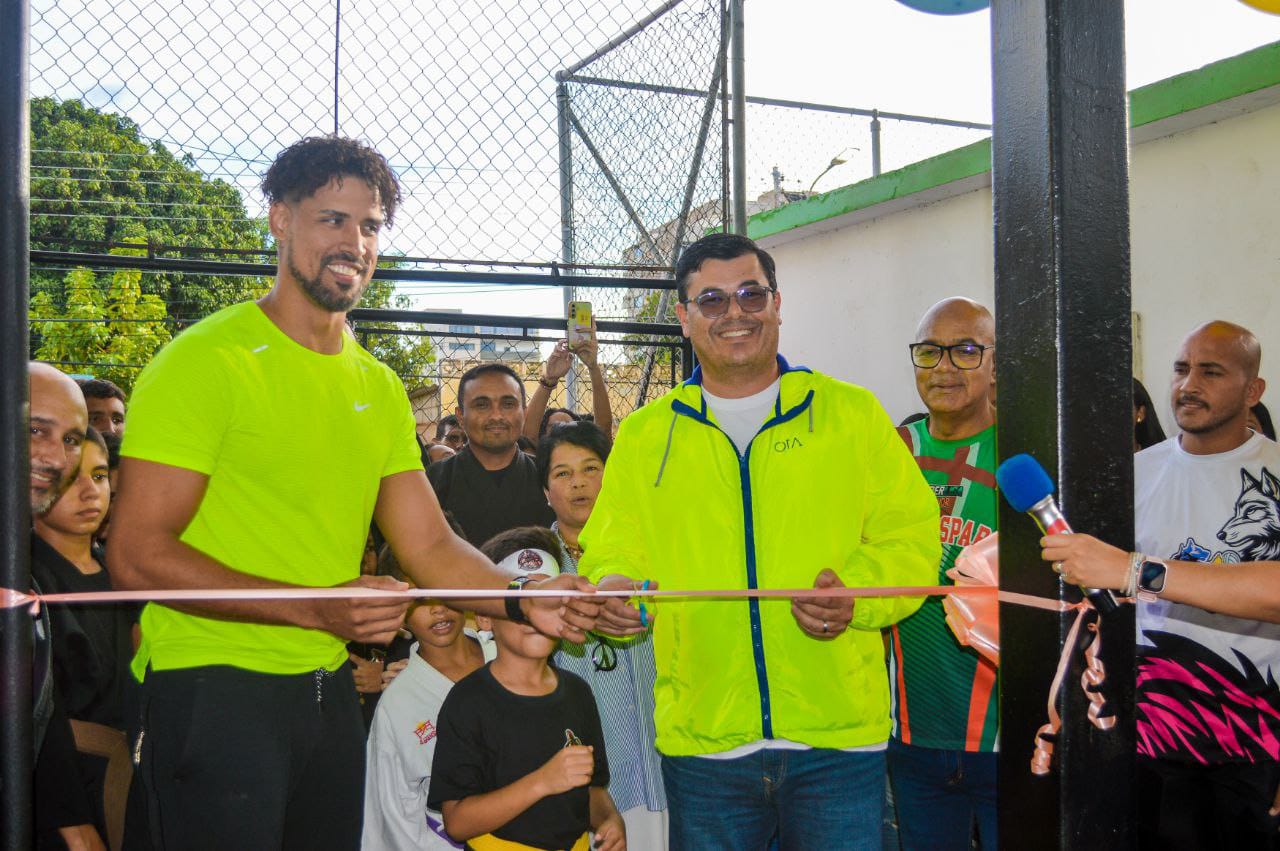 Alcaldía de Mariño y Fundación “Hermanos Centeno” rehabilitan cancha ...