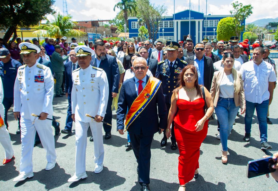 Honran legado histórico del Libertador en el 210 aniversario de su ...